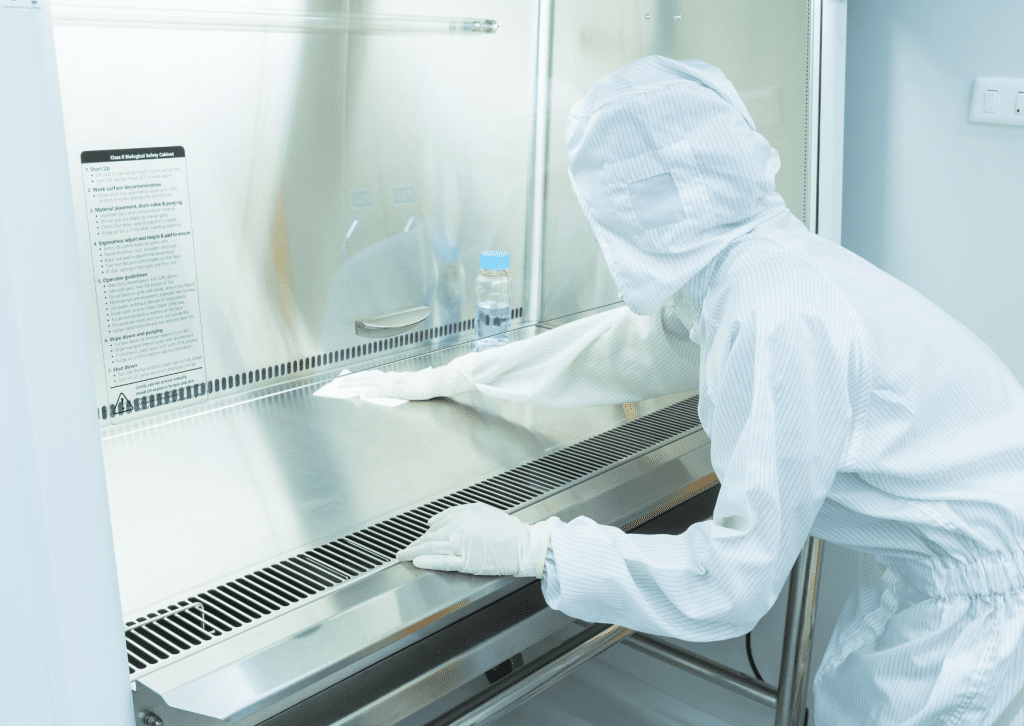 Step-by-Step Guide For Scrubbing Into a Cleanroom | Dycem