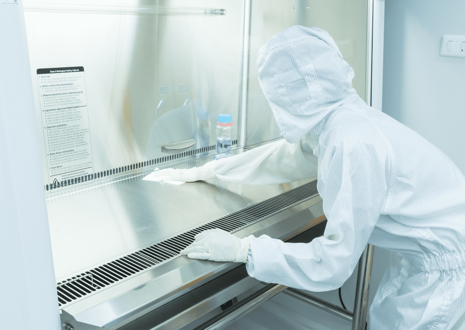 Step-by-Step Guide For Scrubbing Into a Cleanroom | Dycem
